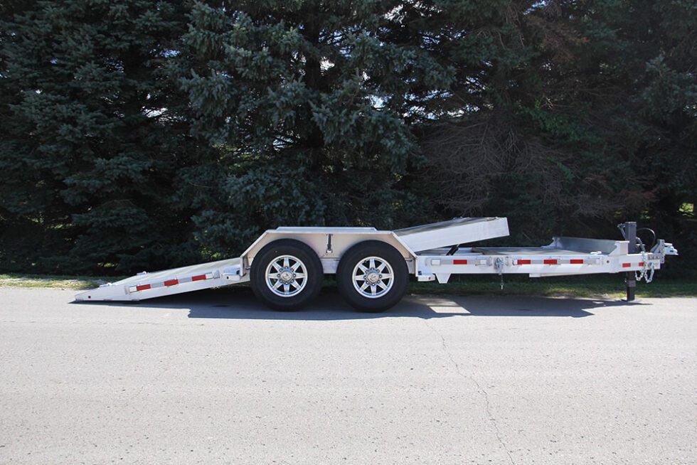 8200-14K Tilt Tandem Equipment Trailers | Aluma Trailers